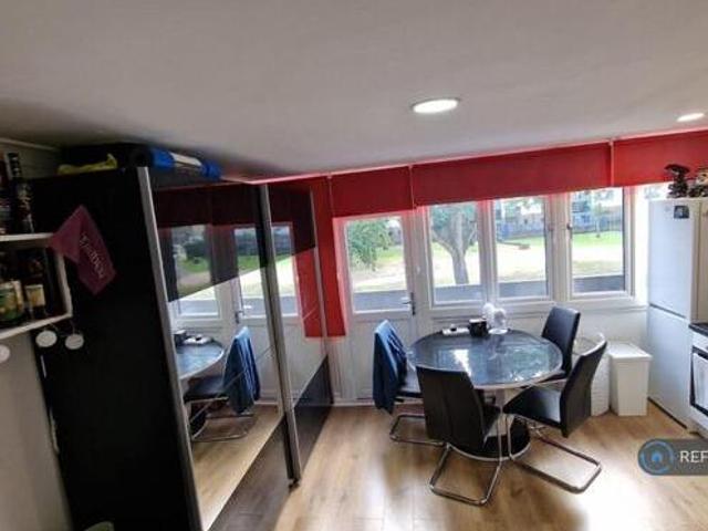Tresham Crescent, London, Studio Flat For