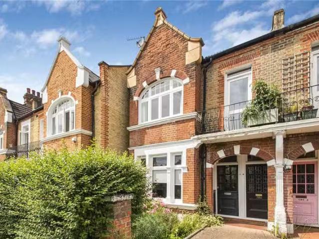 Tressillian Road, London, SE4 3 bed apartment for sale £600.