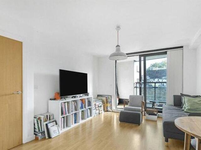 Triangle Road, London, 2 Bedroom Apartment