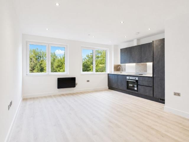 Tricorn House, Westward Road, Stroud, Gloucestershire GL5, 1 bed flat to rent, £1,100 pcm | PrimeLocation