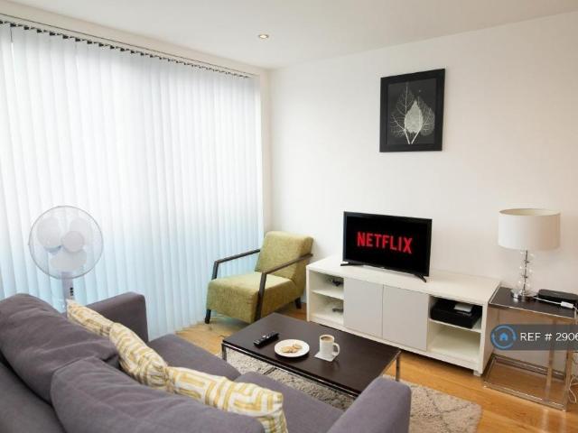 Trident House, Hayes, UB3 Studio to rent £1,385 pcm £320 pw