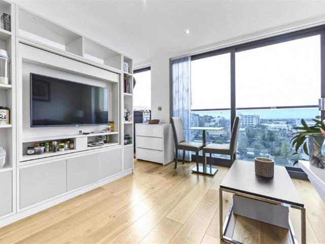Trident House, UB3 Studio to rent £1,395 pcm £322 pw