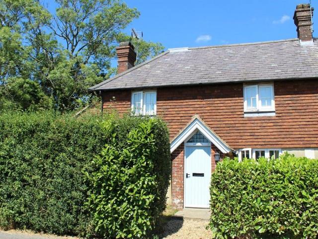 Trimmers 3 bed end of terrace house to rent £2,350 pcm £542 pw