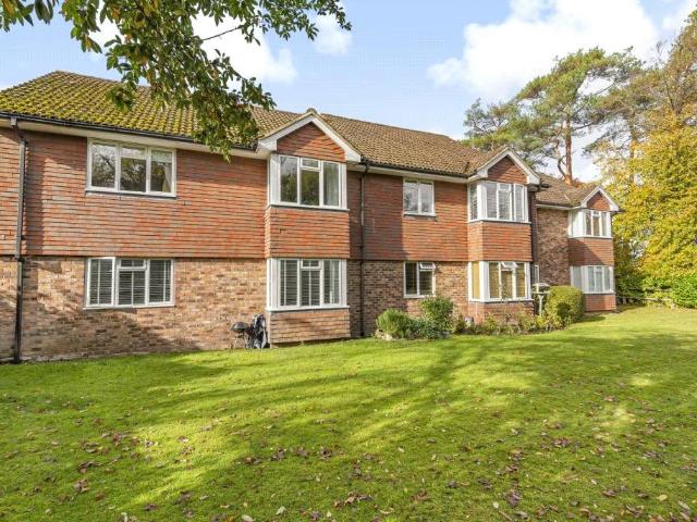 Trimmers Field, Farnham, Surrey GU9, 2 bed flat to rent, £1,700 pcm | PrimeLocation