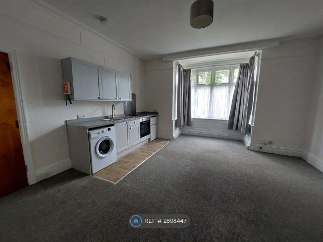 Tring Road, Aylesbury HP20, Room to rent, £730 pcm | PrimeLocation
