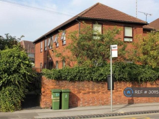Tring Road, Aylesbury, HP20 2 bed flat to rent £1,125 pcm £260 pw