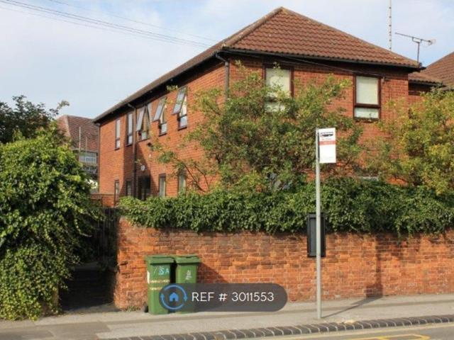 Tring Road, Aylesbury HP20, 2 bed flat to rent, £1,145 pcm | PrimeLocation