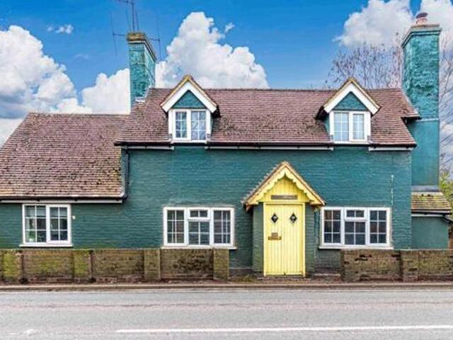 Tring Road, Berkhamsted, 3 Bedroom Detached