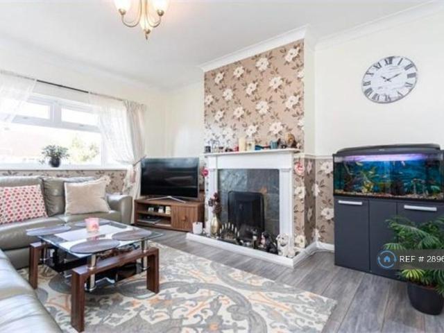 Trinidad Crescent, Poole, BH12 2 bed flat to rent £1,450 pcm £335 pw