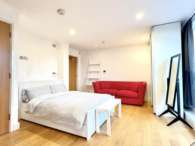 Trinity Mews, London E1 1 bed flat to rent £1,650 pcm £381 pw