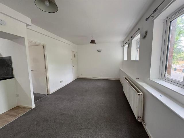 Trinity Avenue, Northampton NN2, 2 bed flat to rent, £950 pcm | PrimeLocation