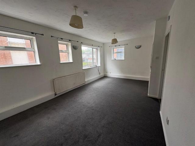 Trinity Avenue, Northampton NN2, 2 bed flat to rent, £950 pcm | PrimeLocation