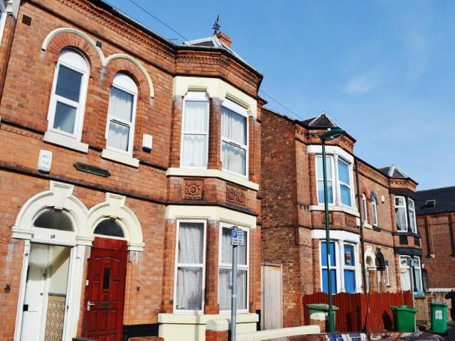 Trinity Avenue, Nottingham NG7 5 bed semi detached house to rent £2,751 pcm £635 pw