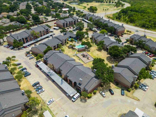 Trinity Apartments 2 Bedroom Apartment for Rent at 1147 Esters Rd, Irving, TX 75061