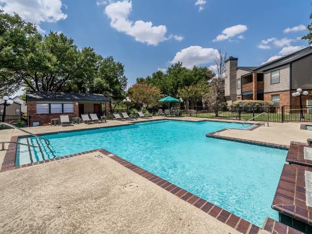 Trinity Apartments 2 Bedroom Apartment for Rent at 1147 Esters Rd, Irving, TX 75061