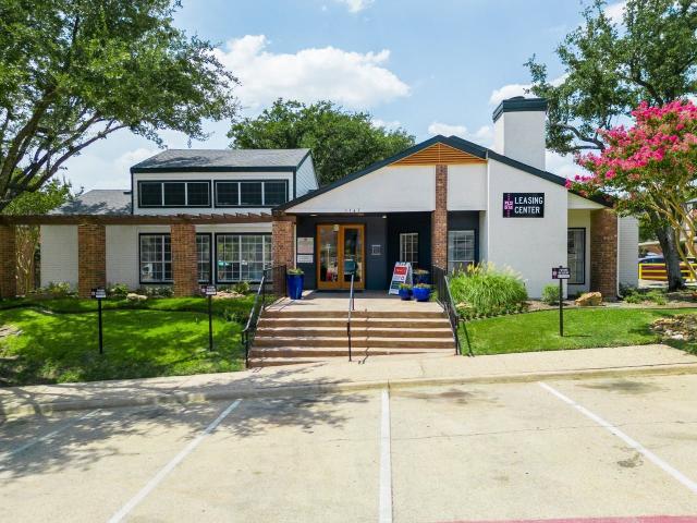 Trinity Apartments 2 Bedroom Apartment for Rent at 1147 Esters Rd, Irving, TX 75061