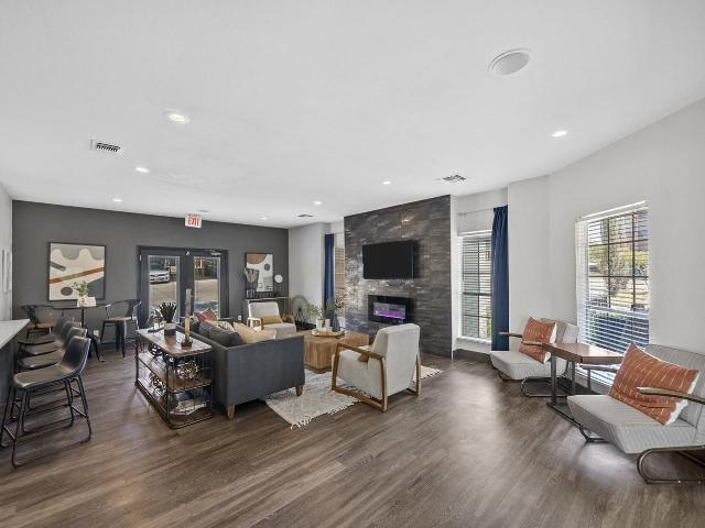 Trinity Apartments 2 Bedroom Apartment for Rent at 1147 Esters Rd, Irving, TX 75061