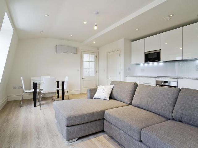 Trinity Church Terrace, Borough, SE1 1 bed apartment to rent £2,300 pcm £531 pw