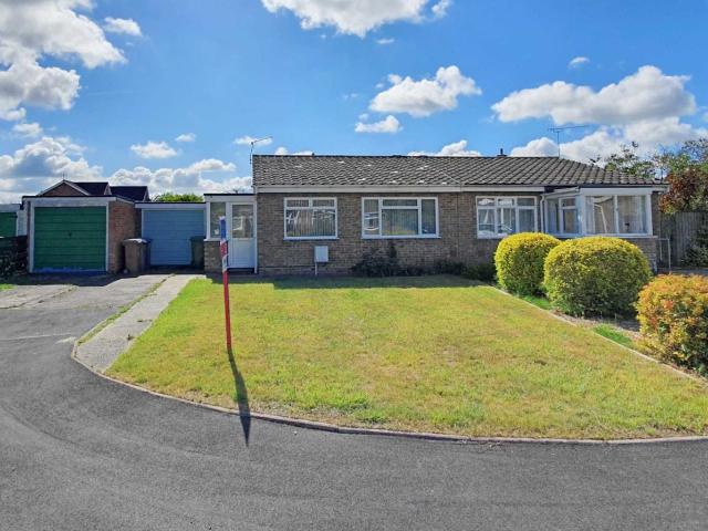 Trinity Close, Woodbridge IP12, 2 bed bungalow to rent, £1,200 pcm | PrimeLocation