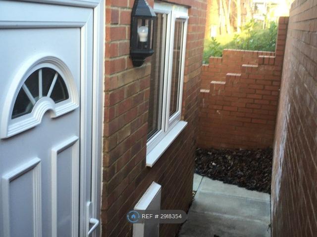 Trinity Court, Northampton NN2, 2 bed terraced house to rent, £1,000 pcm | PrimeLocation