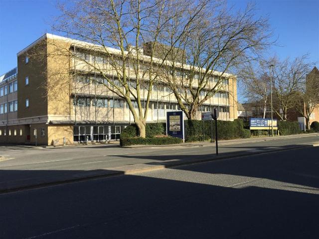 Trinity Court, Between Towns Road OX4, 2 bed flat to rent, £2,100 pcm | PrimeLocation