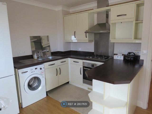 Trinity Court, Wallington SM6, 2 bed flat to rent, £1,650 pcm | PrimeLocation