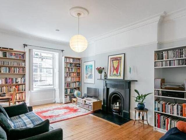 Trinity Crescent, Edinburgh, 2 Bedroom Flat