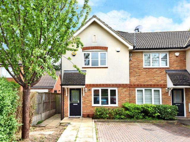 Trinity Drive, Uxbridge, UB8 2 bed end of terrace house to rent £2,150 pcm £496 pw