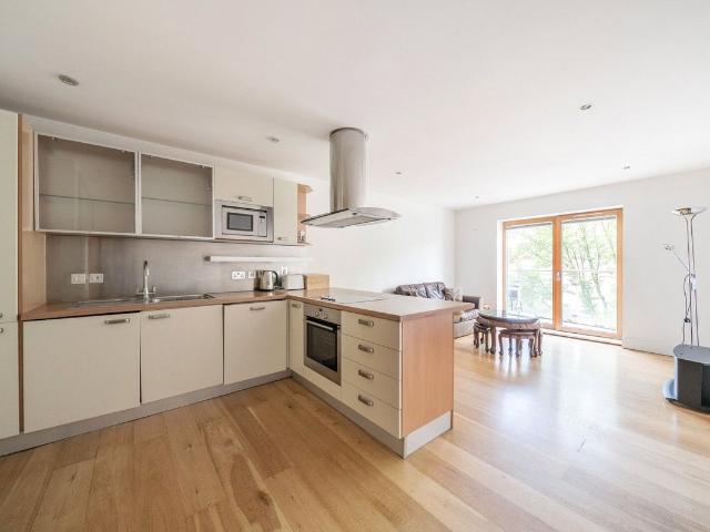 Trinity Gate, Epsom Road, Guildford GU1, 2 bed flat to rent, £1,850 pcm | PrimeLocation