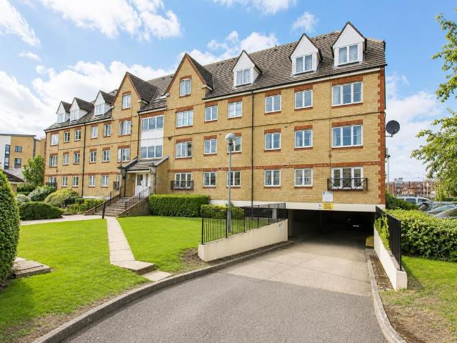 Trinity House, Station Road, Borehamwood WD6, 2 bed flat to rent, £1,600 pcm | PrimeLocation