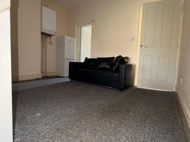 Trinity Lane, Hinckley LE10, 2 bed flat to rent, £750 pcm | PrimeLocation
