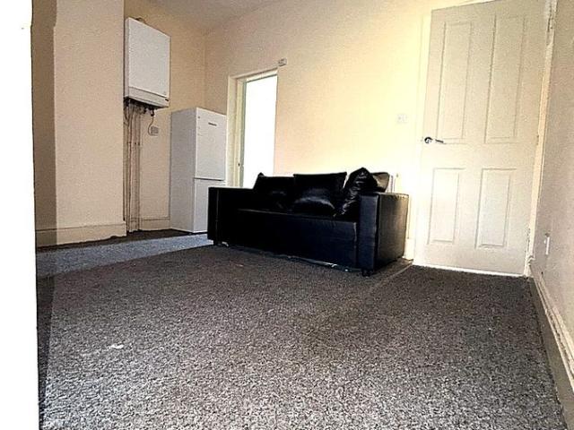 Trinity Lane, Hinckley LE10, 2 bed flat to rent, £850 pcm | PrimeLocation