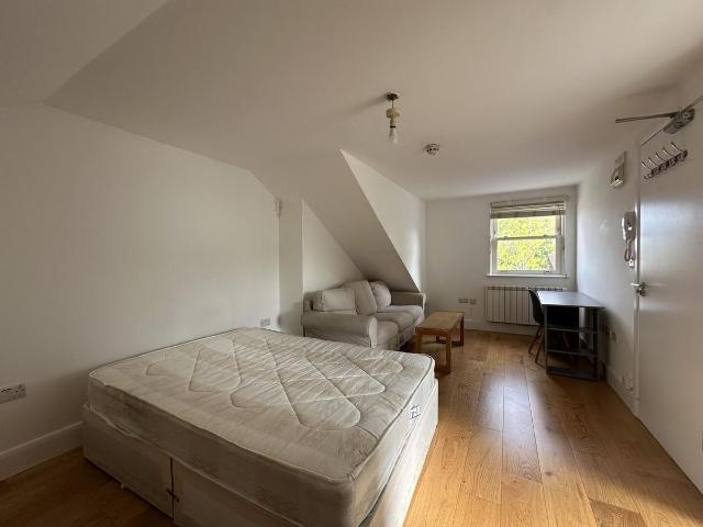 Trinity Road, London N22, 1 bed flat to rent, £1,050 pcm | PrimeLocation