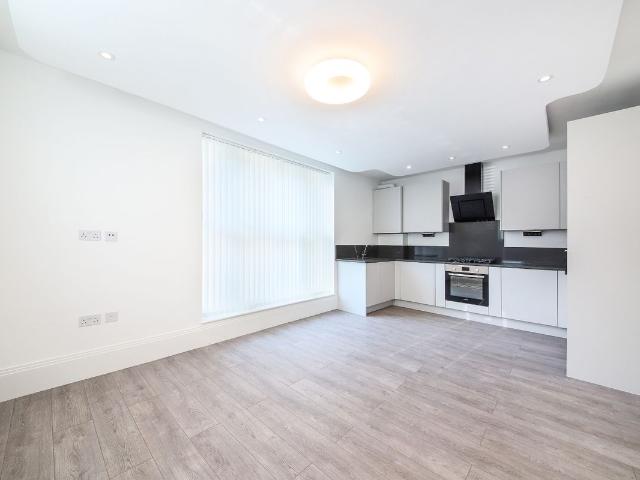 Trinity Road, London SW17, 3 bed flat to rent, £3,350 pcm | PrimeLocation