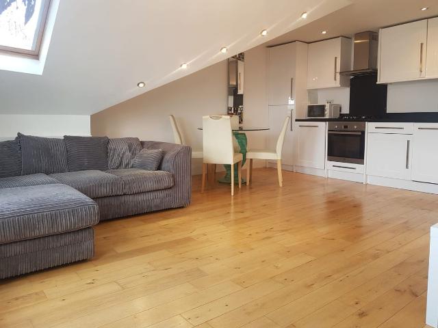 Trinity Road, London SW17, 3 bed flat to rent, £3,450 pcm | PrimeLocation