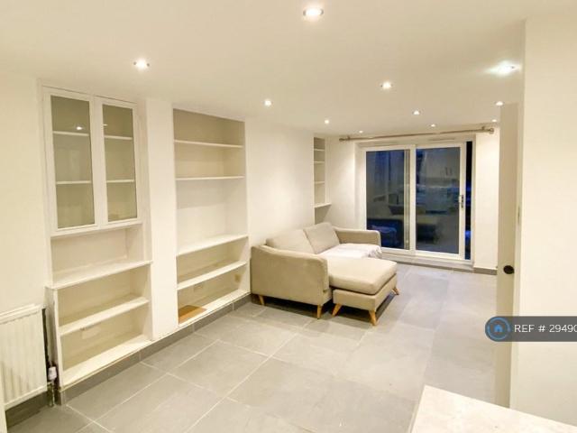 Trinity Road, London, SW17 1 bed flat to rent £1,950 pcm £450 pw
