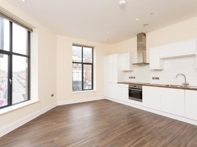Trinity Road, London SW17 2 bed apartment to rent £2,100 pcm £485 pw