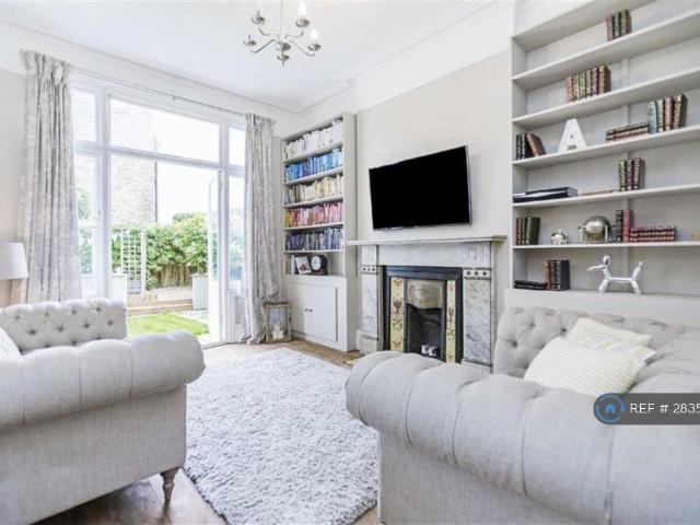 Trinity Road, London, SW17 2 bed flat to rent £2,600 pcm £600 pw