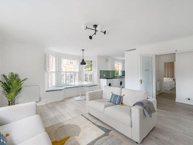 Trinity Road, London SW18, 1 bed flat to rent, £3,500 pcm | PrimeLocation