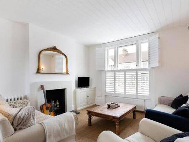 Trinity Road, London, 3 Bedroom Maisonette
