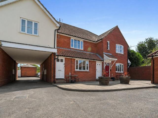 Trinity Road, Manningtree CO11, 2 bed maisonette to rent, £1,100 pcm | PrimeLocation