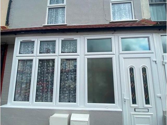 Trinity Road, Southall UB1, 2 bed flat to rent, £2,300 pcm | PrimeLocation