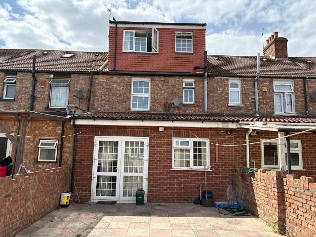 Trinity Road, Southall UB1, 5 bed terraced house to rent, £2,900 pcm | PrimeLocation