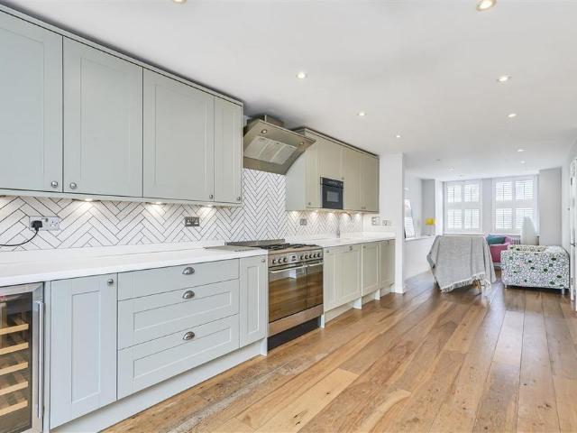 Trinity Road, SW17 4 bed terraced house to rent £5,000 pcm £1,154 pw