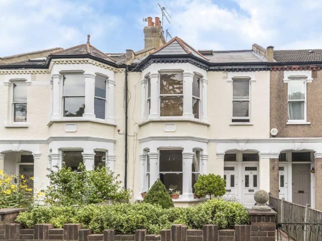 Trinity Road, Wimbledon SW19, 2 bed maisonette to rent, £2,995 pcm | PrimeLocation