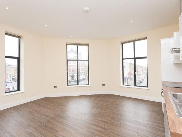 Trinity Road, Tooting Bec, London SW17, 2 bed flat to rent, £2,100 pcm | PrimeLocation