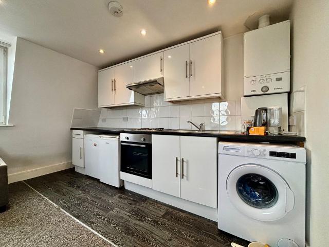 Trinity Road, Tooting Bec SW17, 2 bed flat to rent, £2,050 pcm | PrimeLocation
