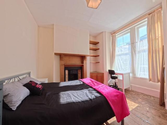Trinity Street, Brighton BN2 5 bed end of terrace house to rent £3,141 pcm £725 pw