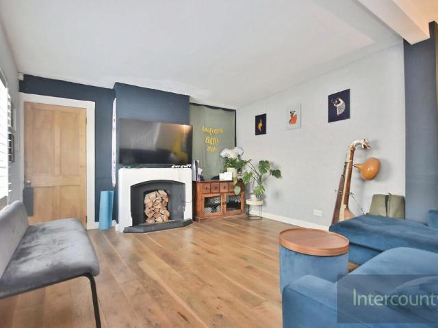 3 Bedroom End Terraced House To Rent