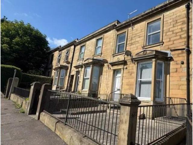 Trinity Street, Edgerton, Huddersfield HD1, 2 bed flat to rent, £695 pcm | PrimeLocation